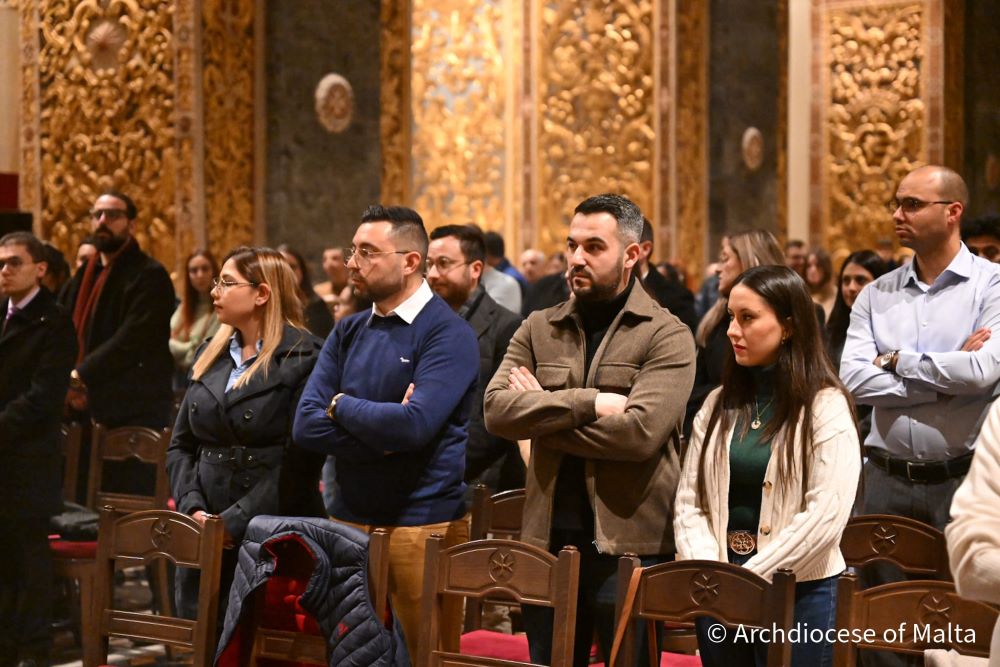 L-Isqof Awżiljarju jiltaqa' mal-koppji li se jingħaqdu fiż-żwieġ din is ...