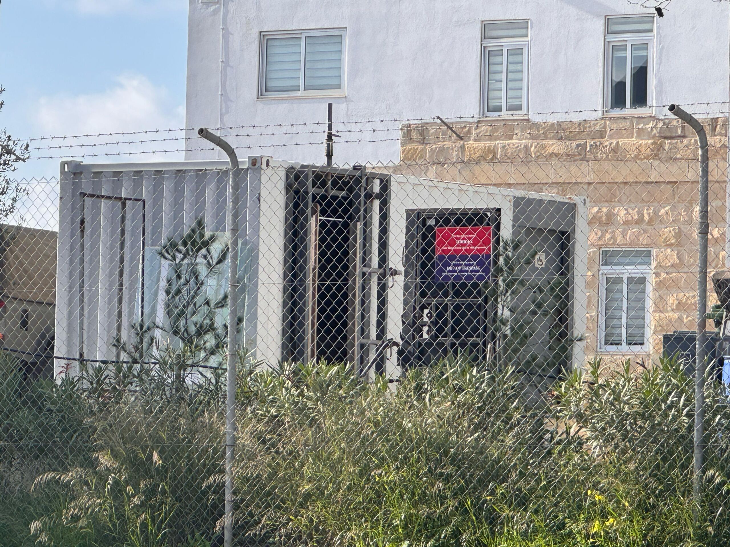 Kien hemm tliet suldati fil-barracks iżda ħadd ma ra d-droga tinsteraq ...