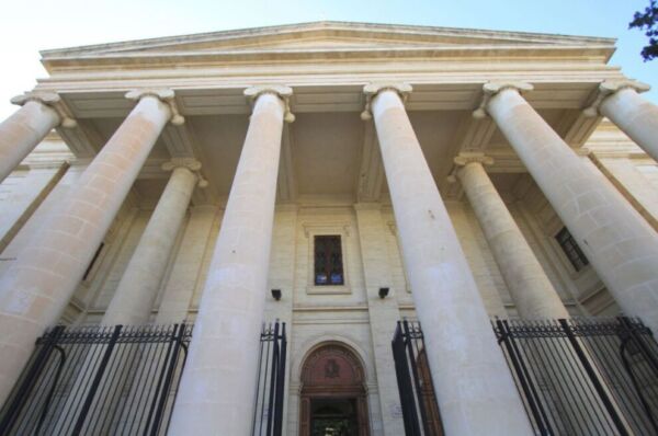 Raġel ivvizzjat mixli li ta bir-ras lil ommu talli ma tagħtux flus għad ...