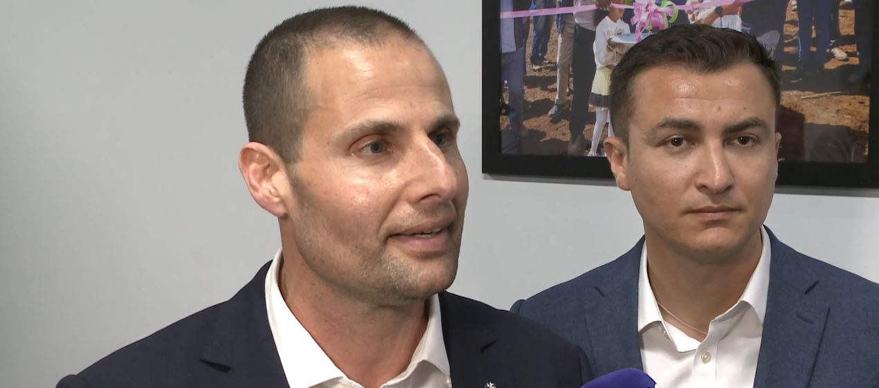 Robert Abela jattakka lill-media indipendenti biex jaqbeż għal James ...