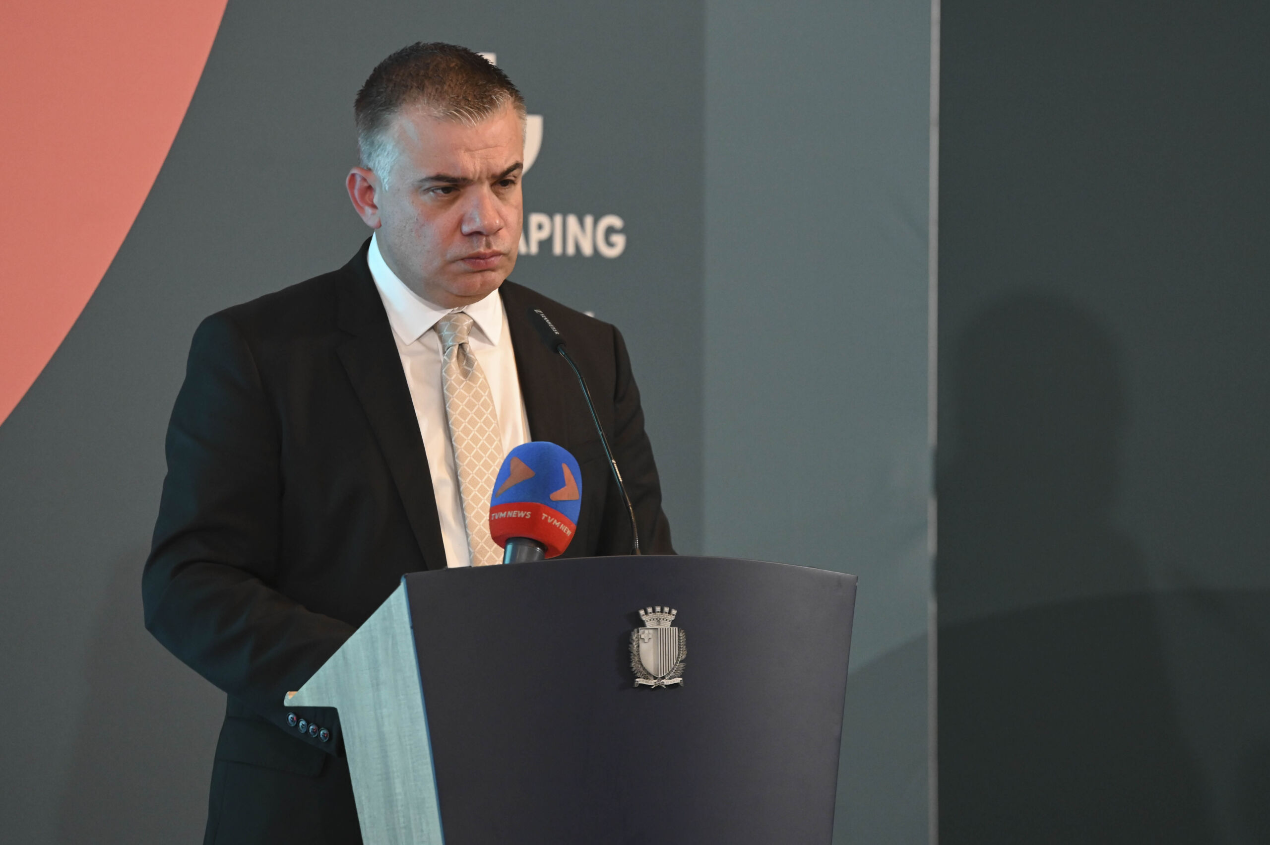 "M'għandnix bakketta maġika għat-traffiku" - Ministru Chris Bonett ...