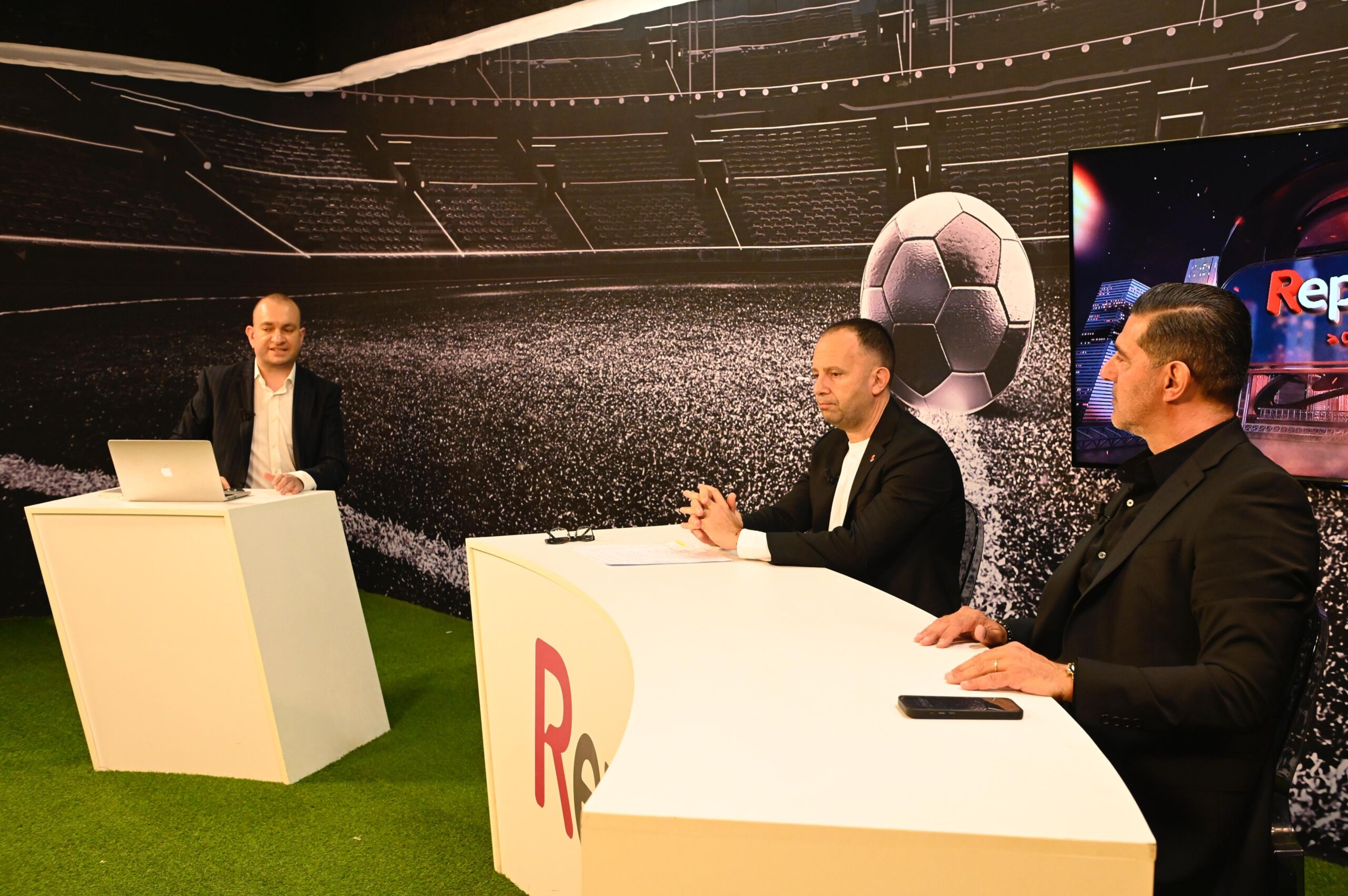 FILMAT | L-Eks President ta' Valletta, Joe Caruana Curran jissorprendi ...