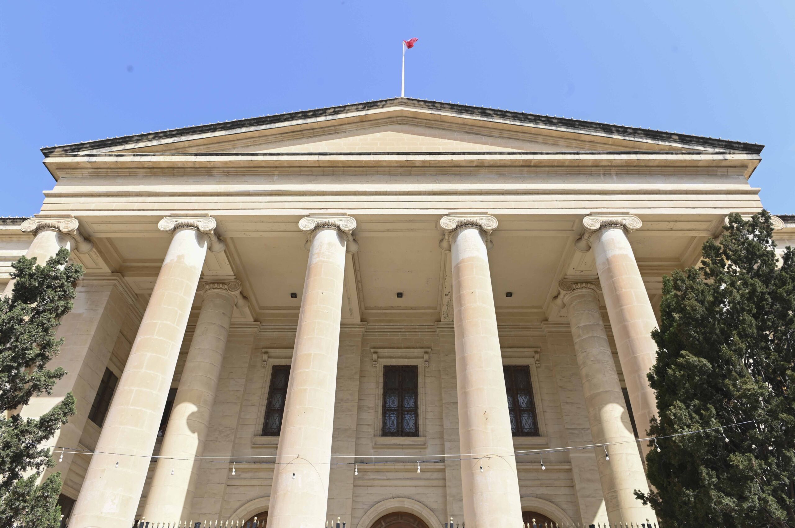 Kumpens ta' €9,000 fuq inċident b'karozza fejn weġġa' sewwieq f ...