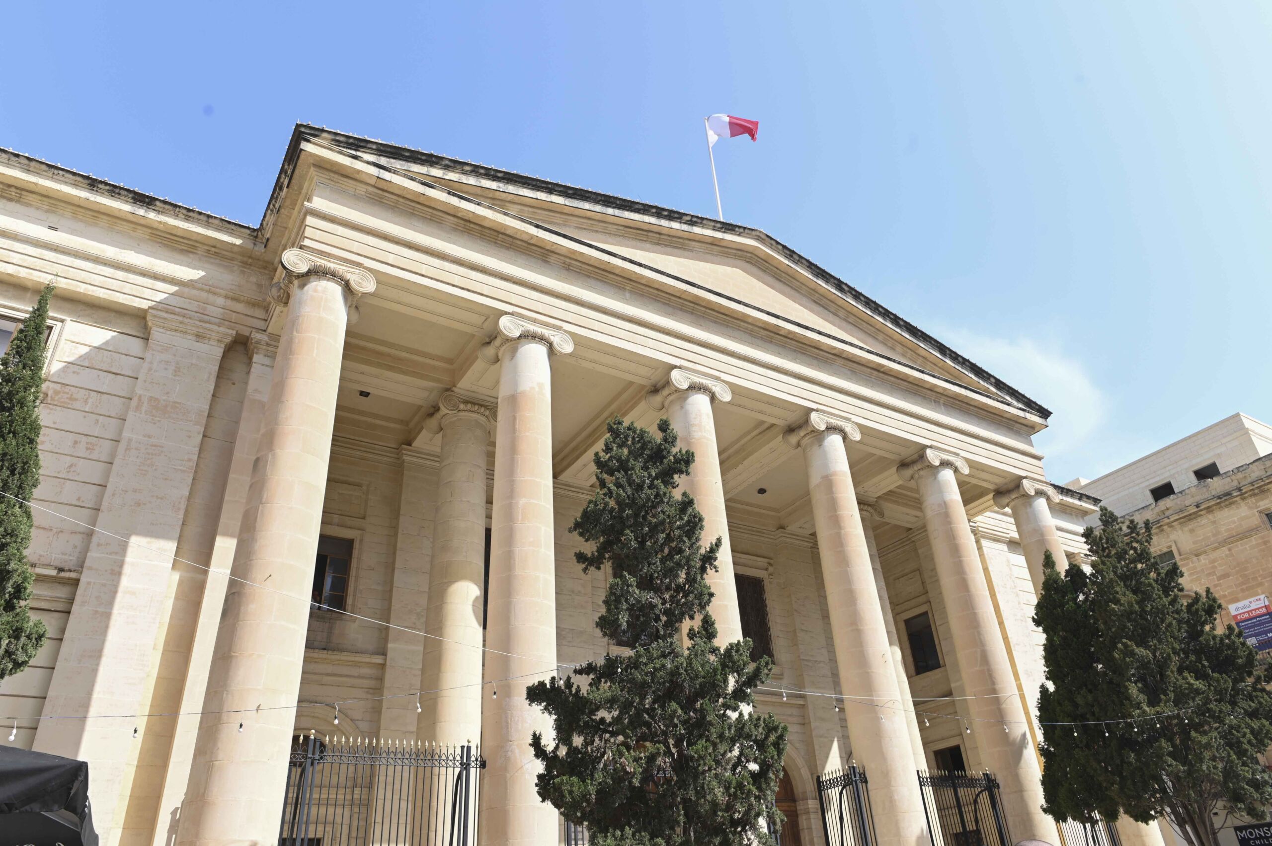 Persuni jitressqu l-Qorti - NETnews