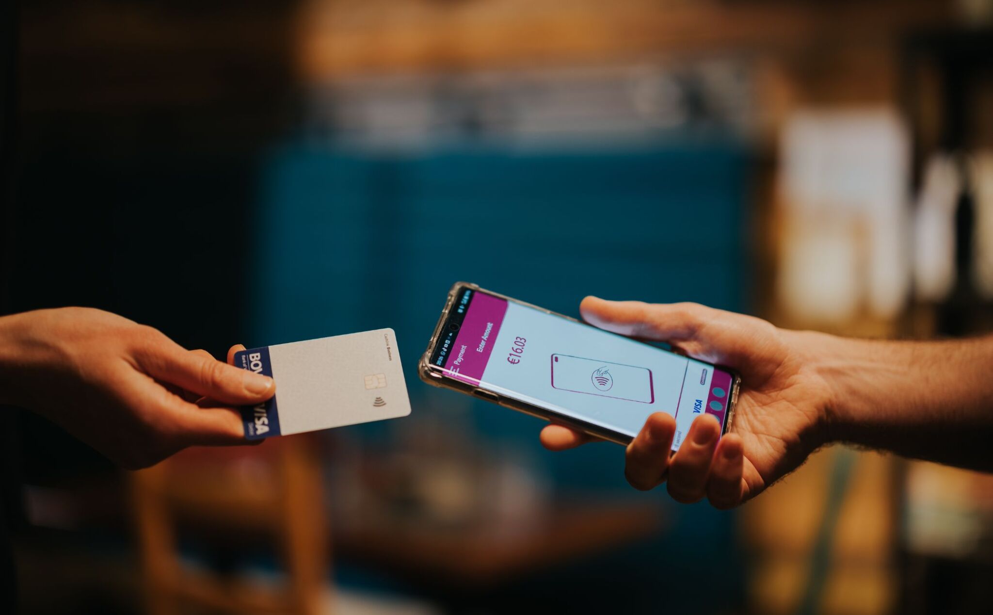 Il-BOV iniedi sett ġdid ta' kards għall-klijenti tan-negozju - NETnews