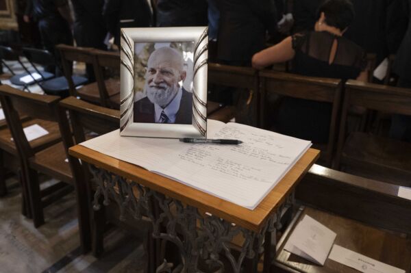 Il-Parlament sellem lil Anthony Spiteri Debono; raġel umli u tar ...