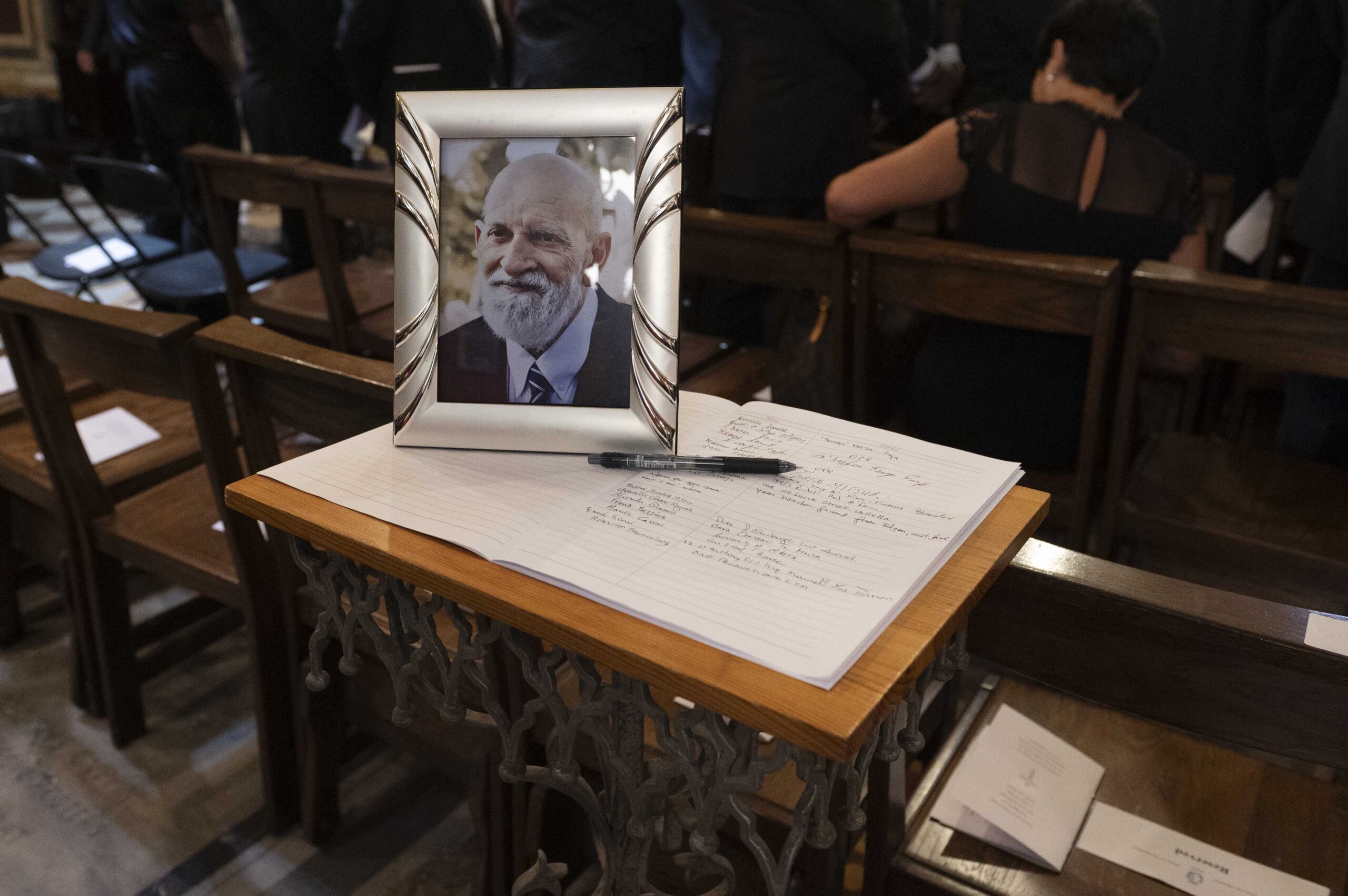 Il-Parlament sellem lil Anthony Spiteri Debono; raġel umli u tar ...