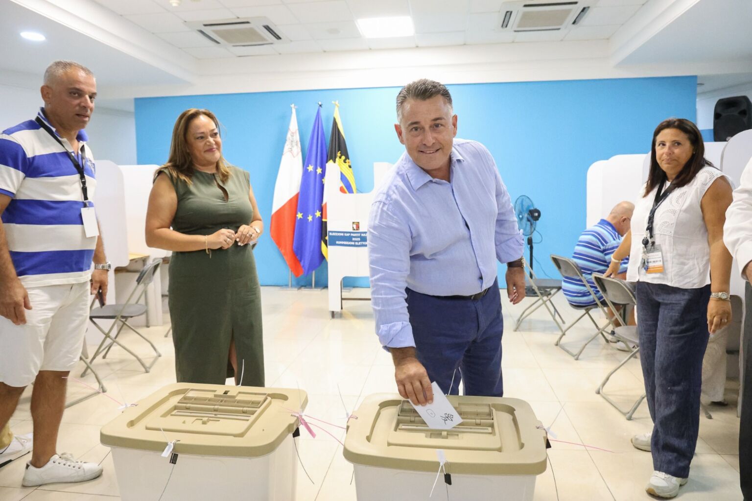 Bernard Grech jixħet il-vot tiegħu fl-elezzjoni ta' Kap ġdid tal-Partit ...