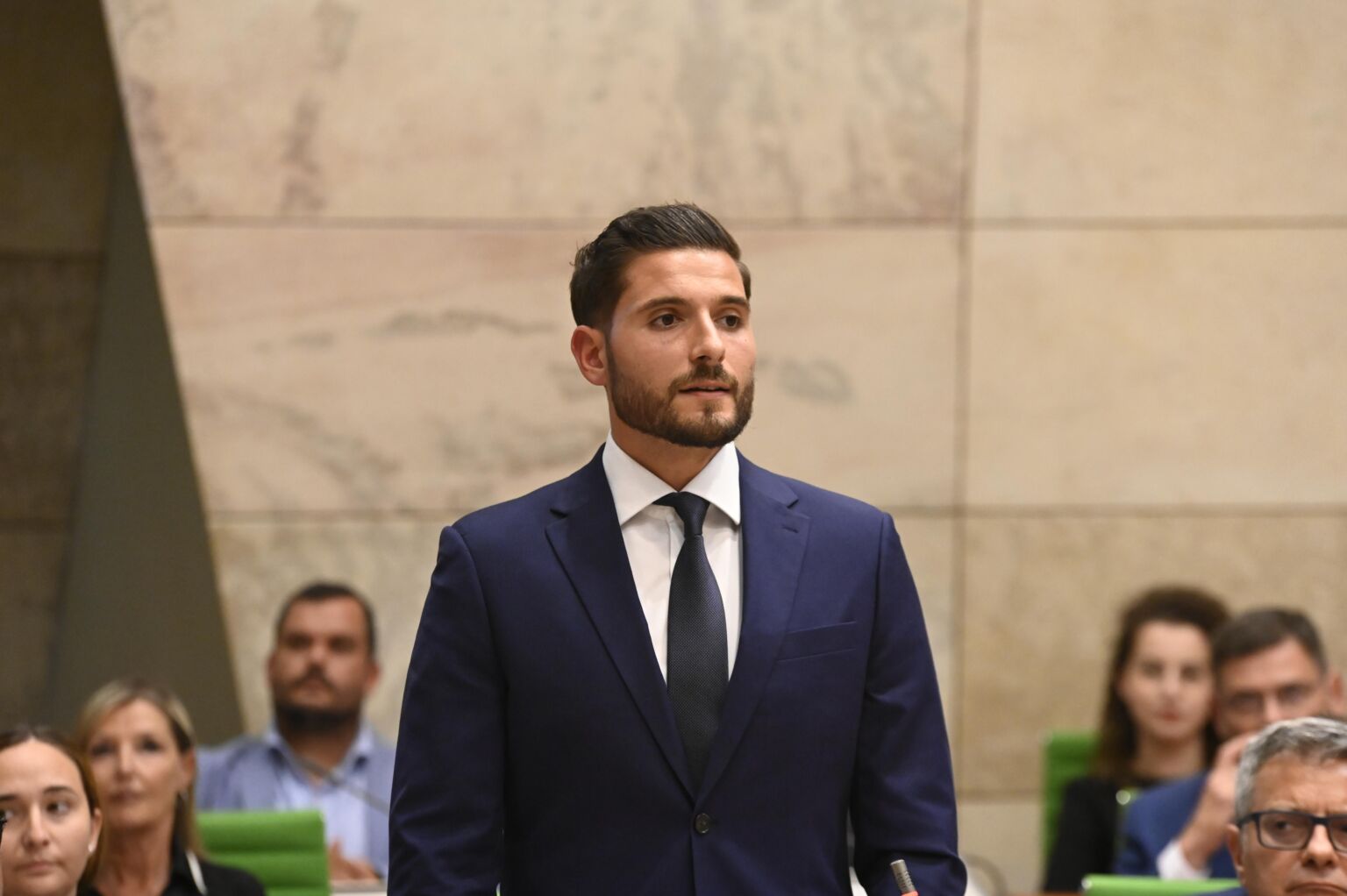 Alex Borg jinsisti li l-Parlament jiddiskuti b'mod urġenti skandlu dwar ...