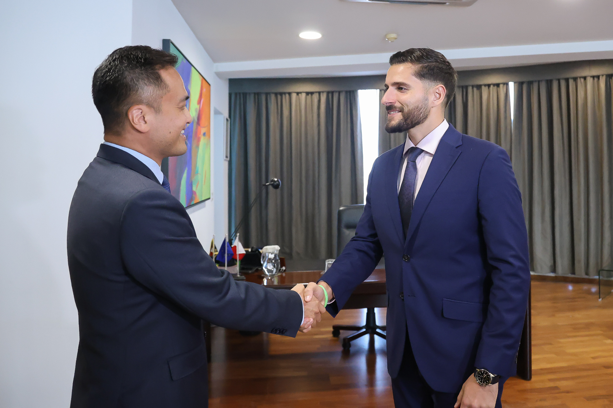 Alex Borg jilqa' delegazzjoni mill-Ambaxxata Amerikana fid-Dar Ċentrali ...