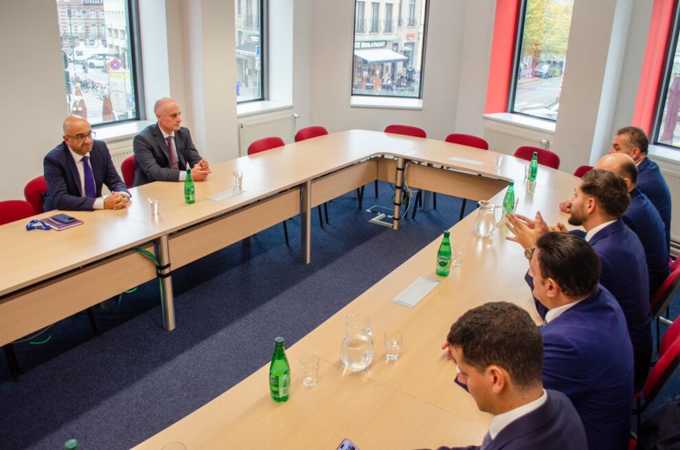 Alex Borg milqugħ f’Dar Malta mill-Ambaxxatur Vanni Xuereb u Neil Kerr ...