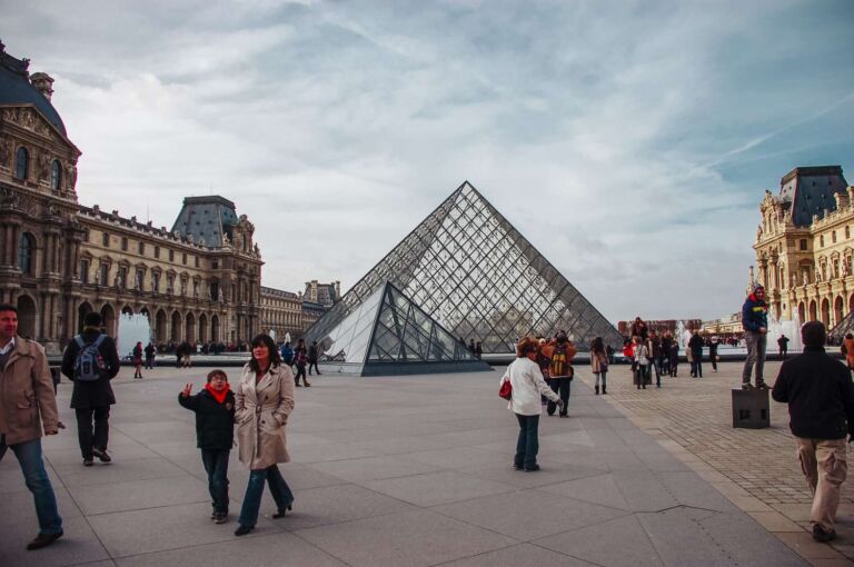Franza: Tinsteraq ġojjelerija storika mill-mużew tal-Louvre f'Pariġi ...