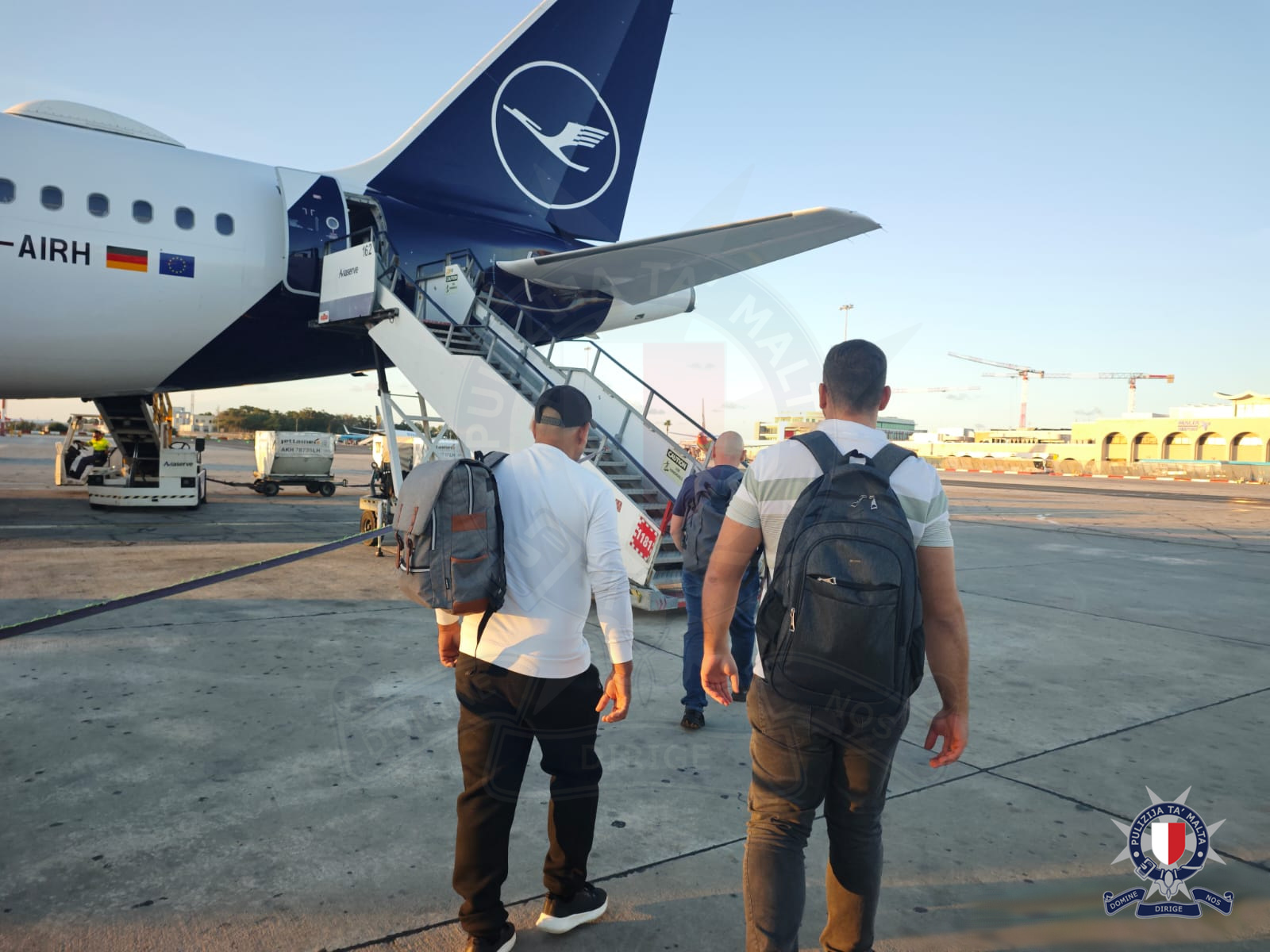Tliet individwi tkeċċew minn pajjiżna wara li għexu ħajja ta ...