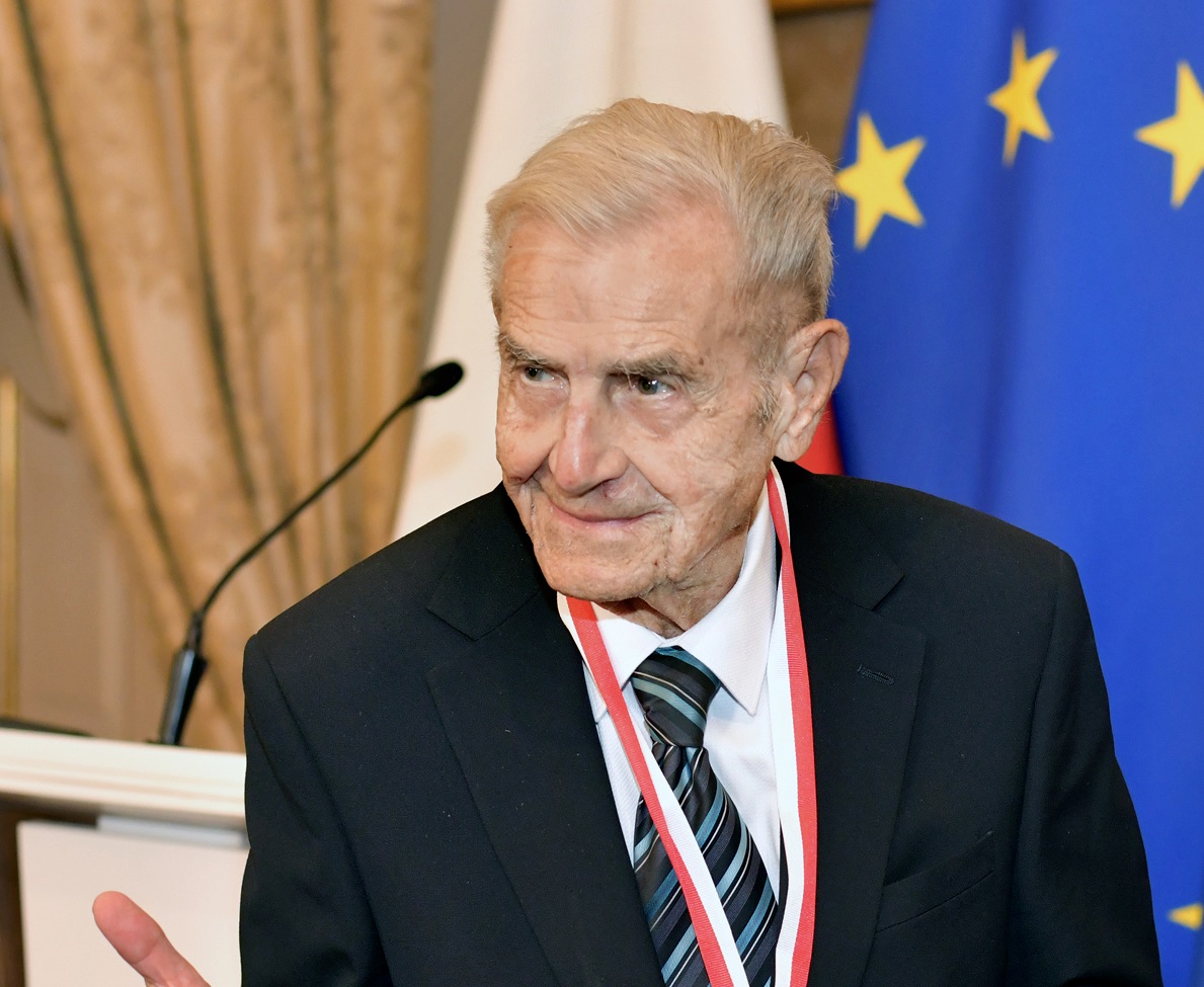 Charles Coleiro huwa r-rebbieħ tal-Midalja tad-Deheb 2025 - NETnews