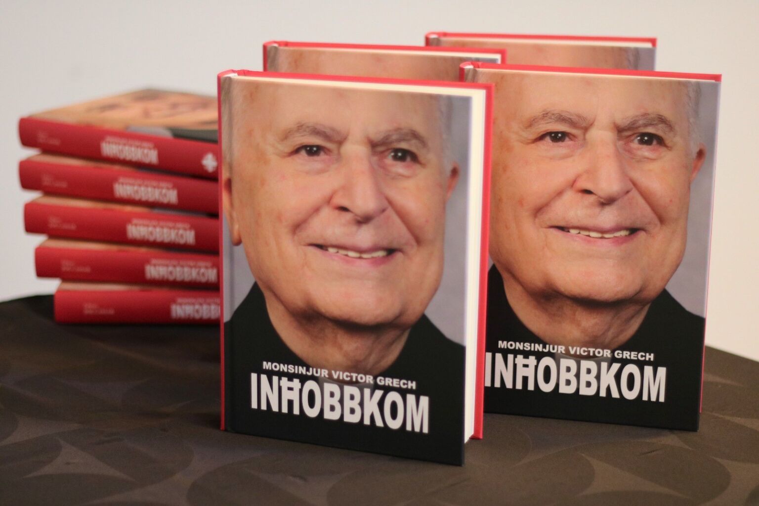 Il-ktieb INĦOBBKOM dwar Monsinjur Victor Grech stampat għat-tieni darba ...