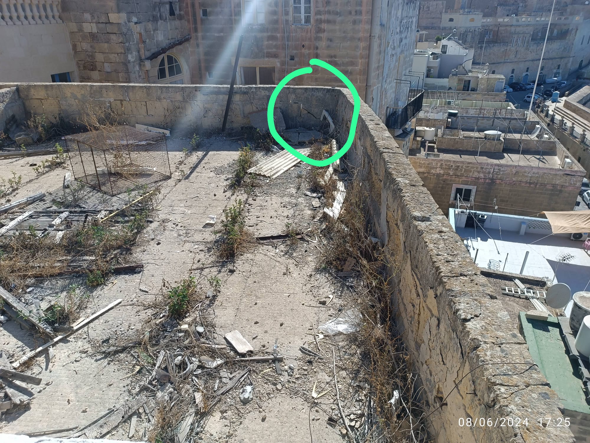 Robert Abela jibqa' sieket dwar il-binja li ċediet fil-Birgu - NETnews