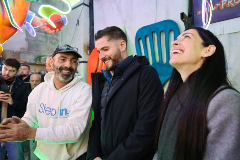 Alex Borg iżur l-aħħar preparamenti fl-imħażen tal-Karnival - NETnews