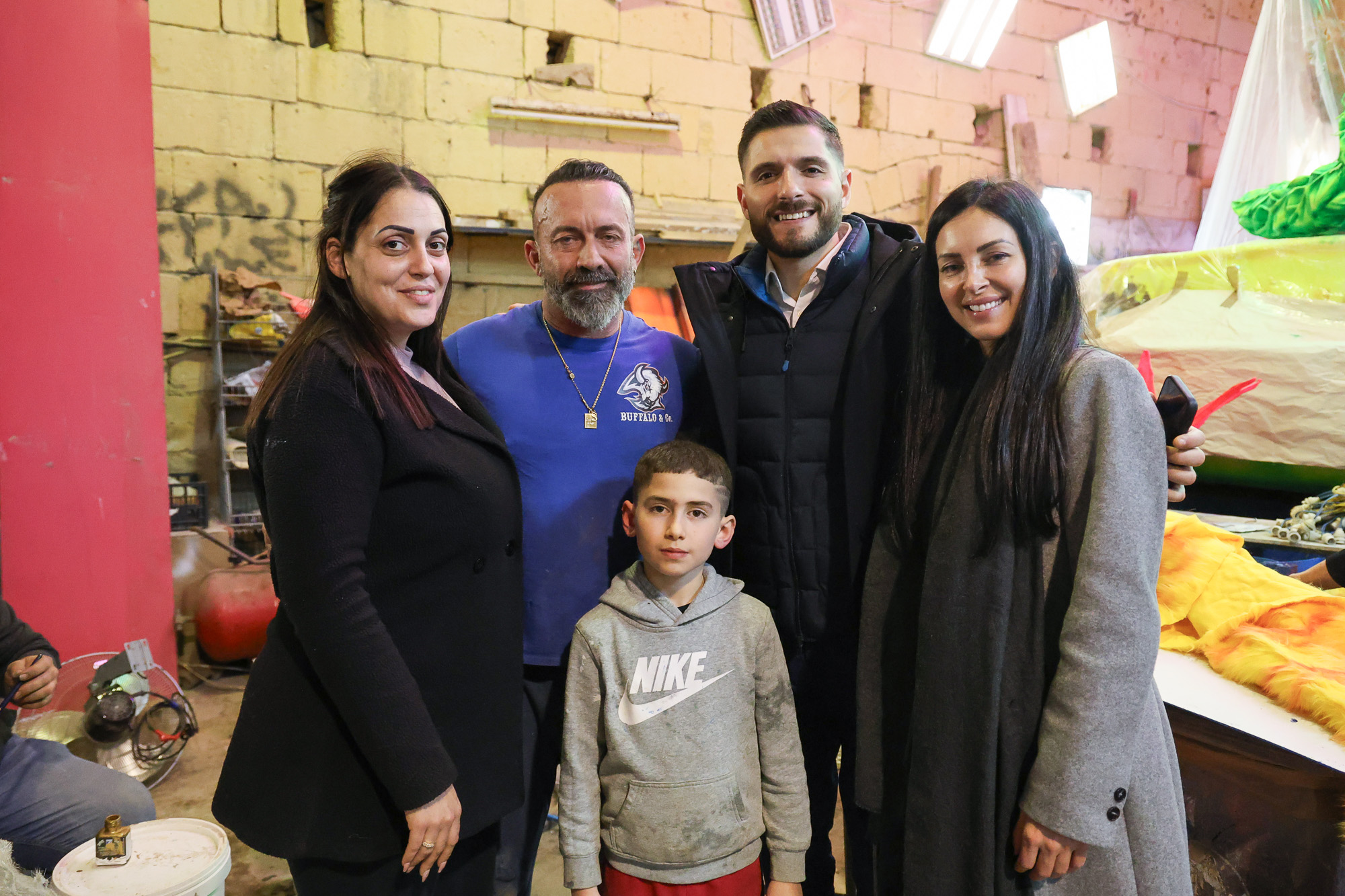 Alex Borg iżur l-aħħar preparamenti fl-imħażen tal-Karnival - NETnews