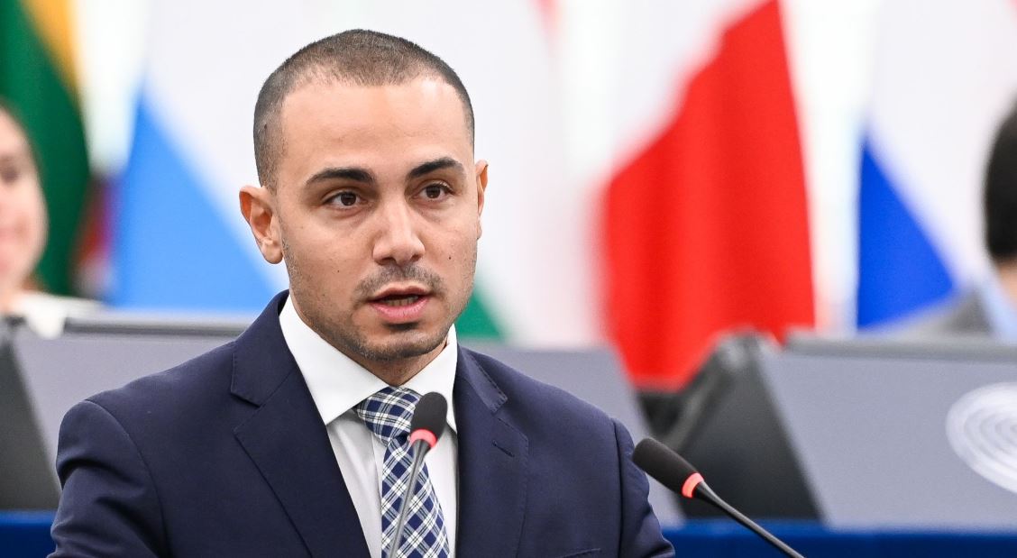 L-MEP Daniel Attard jispiċċa f'nofs taħwida f'investigazzjoni tal ...