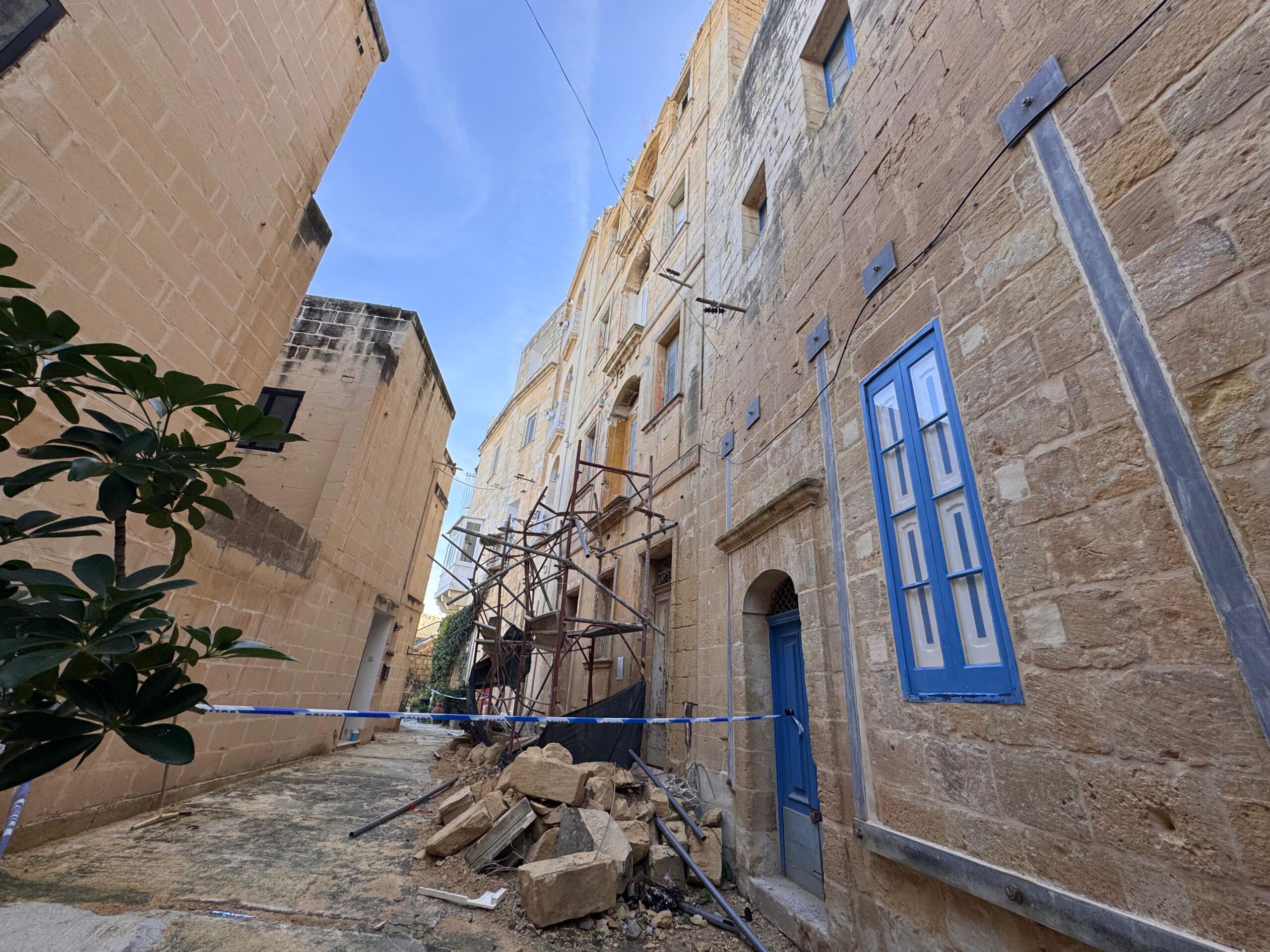 Għadhom weqfin ix-xogħlijiet l-oħrajn fuq il-binja li ġġarrfet fil ...